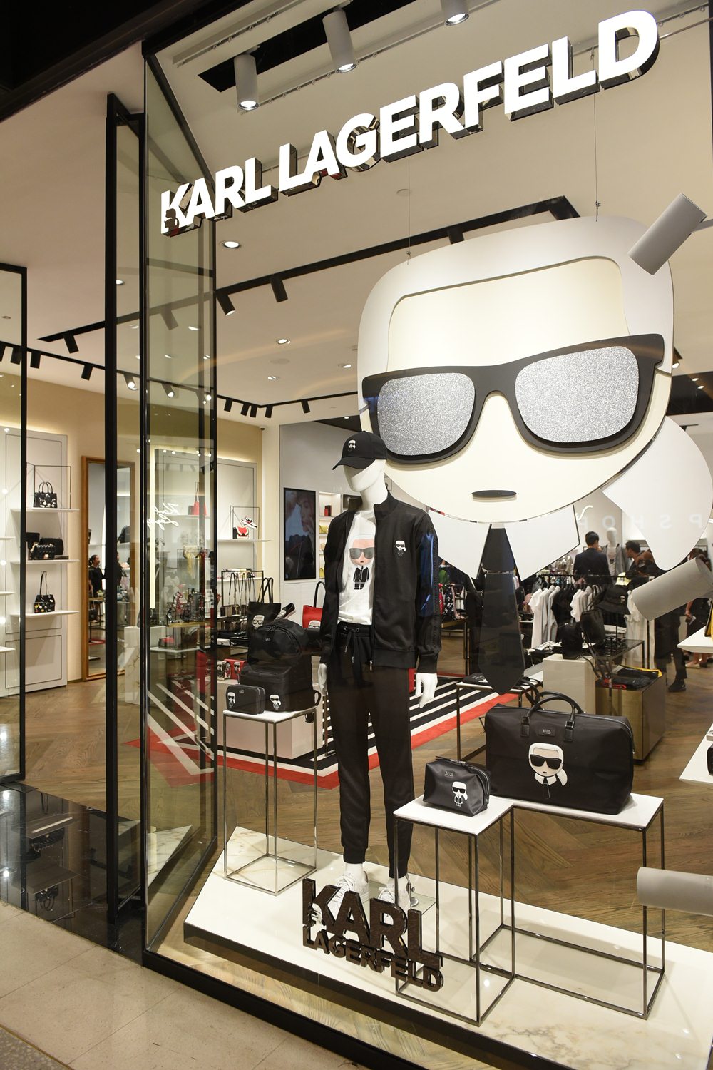 "KARL LAGERFELD" ขนทัพดารา-นักแสดง ร่วมฉลองเปิดตัว "คาร์ล ลาเกอร์เฟลด์ ...
