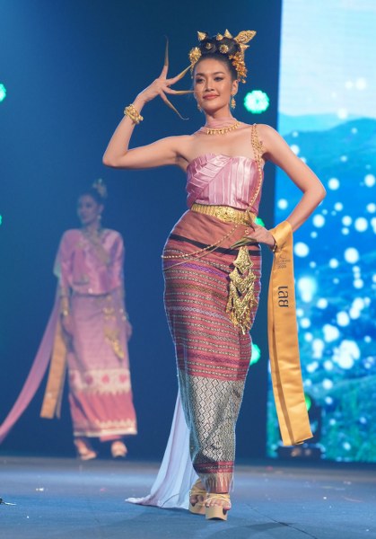 แฟชั่นโชว์ ชาติพันธุ์ล้านนา สุดปัง!! "มิสแกรนด์เพชรบูรณ์" คว้ารางวัล ...