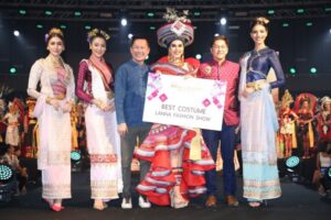 แฟชั่นโชว์ ชาติพันธุ์ล้านนา สุดปัง!! "มิสแกรนด์เพชรบูรณ์" คว้ารางวัล ...