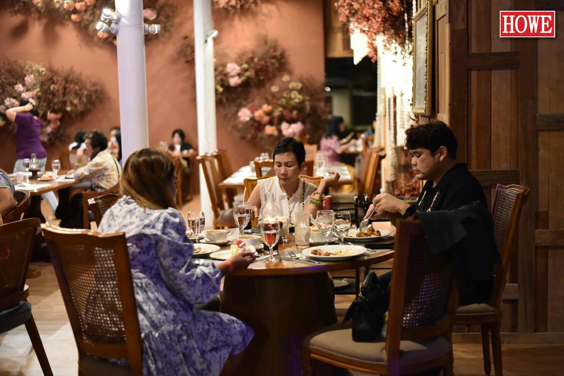 Legend River Bar ร้านอาหารและบาร์กลางน้ำ สไตล์โมเดิร์นในเรือนไทยริมน้ำ - https://howemagazine.com/