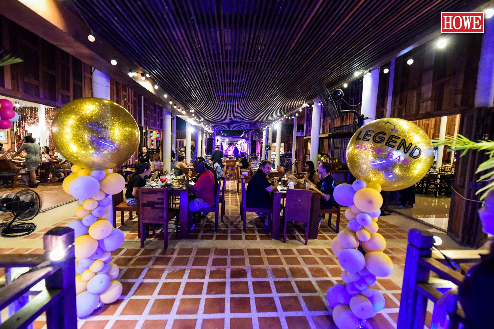 Legend River Bar ร้านอาหารและบาร์กลางน้ำ สไตล์โมเดิร์นในเรือนไทยริมน้ำ - https://howemagazine.com/