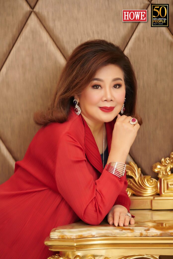 THE 50 INFLUENTIAL PEOPLE 2022 "เยาวเรศ ชินวัตร" สร้างสุขด้วยการ "ให้" - https://howemagazine.com/