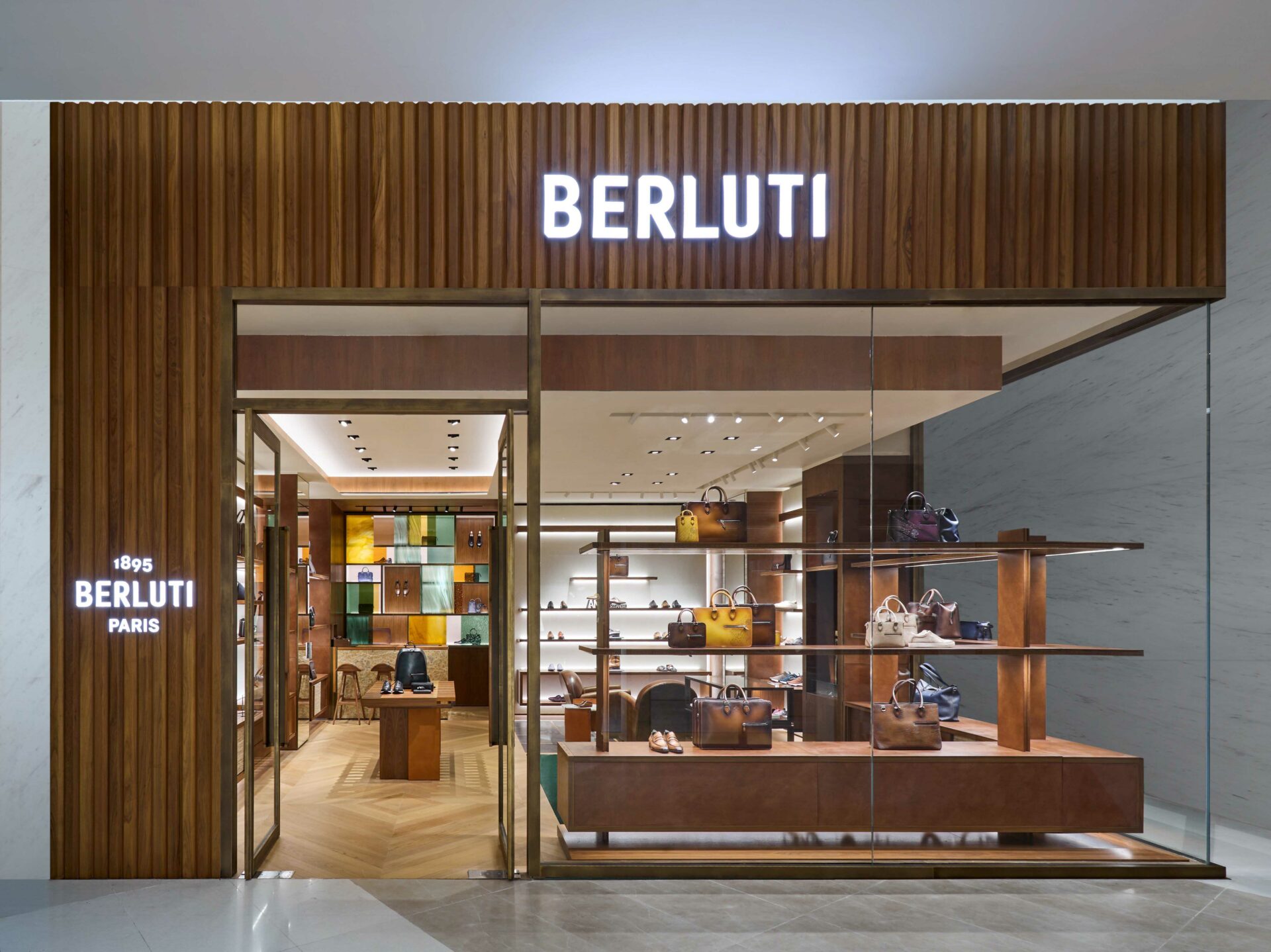 “เบอร์ลูติ” (Berluti) จัดงานเปิดตัวบูติคหรูแห่งใหม่พร้อมเปิดตัวคอลเลก ...