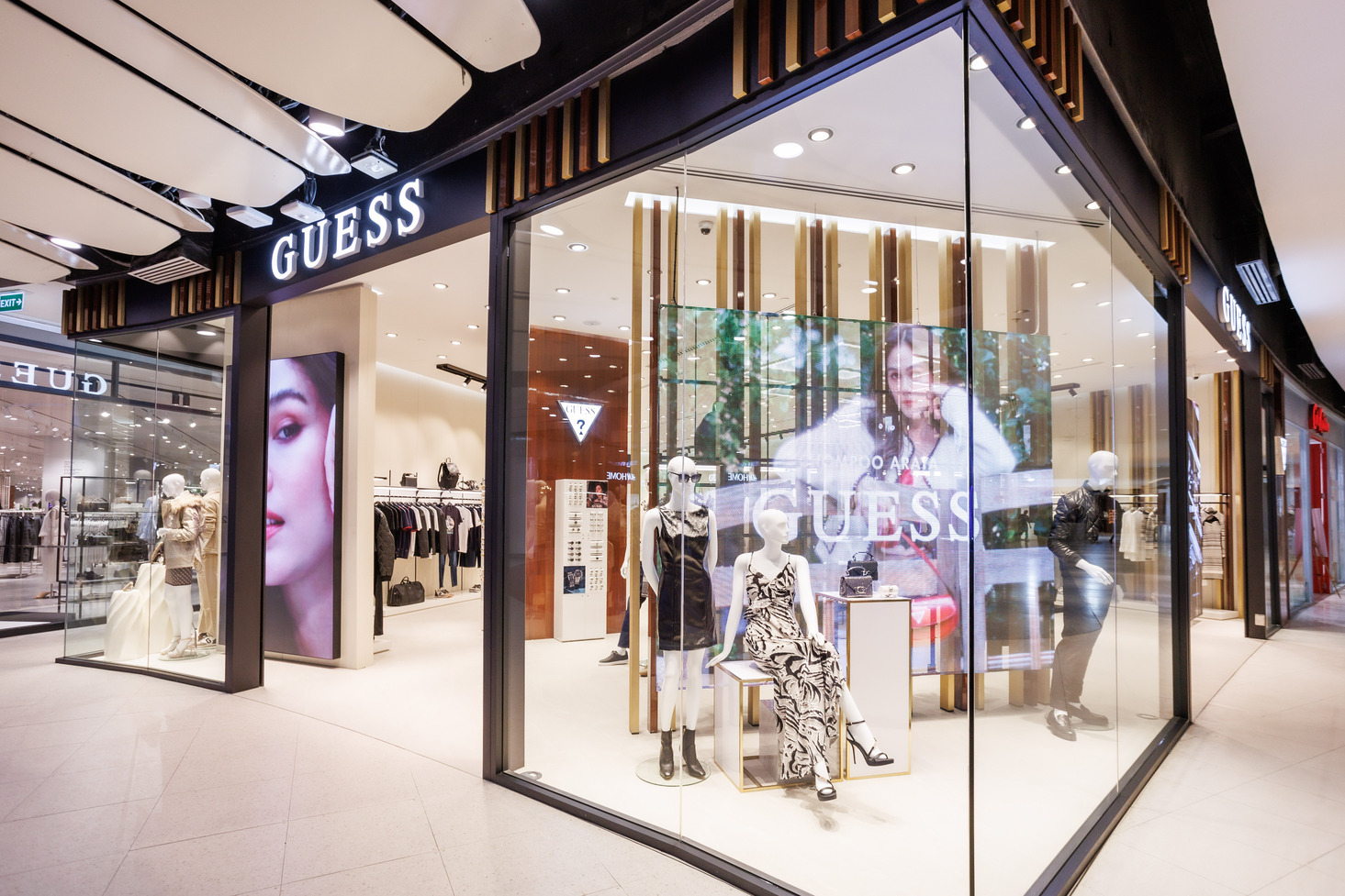 ฉลองเปิด GUESS Flagship Store คอนเซ็ปต์ใหม่ที่แรกของโลกที่ชั้น 1 ...