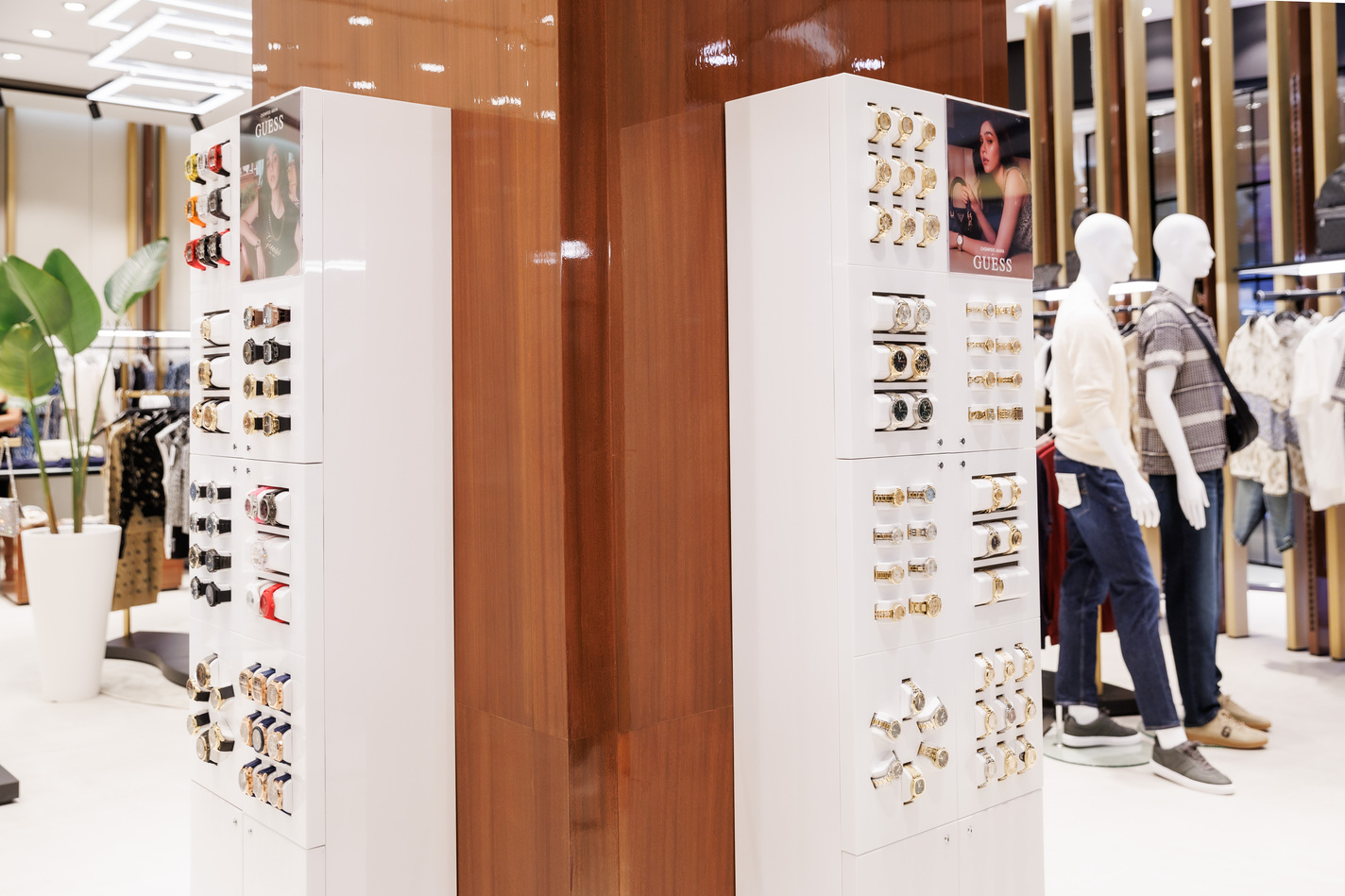 ฉลองเปิด GUESS Flagship Store คอนเซ็ปต์ใหม่ที่แรกของโลกที่ชั้น 1 ...