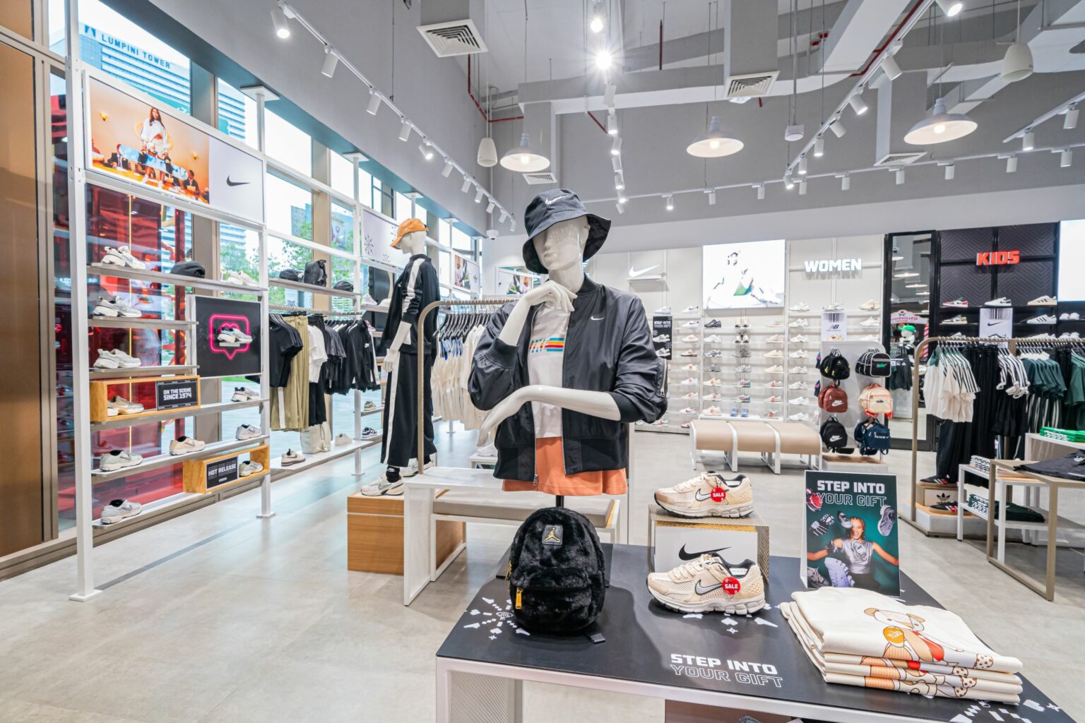 Foot Locker สานต่อกระแสสตรีทแฟชั่นในไทยอย่างต่อเนื่อง พร้อมขยายสาขาที่ ...