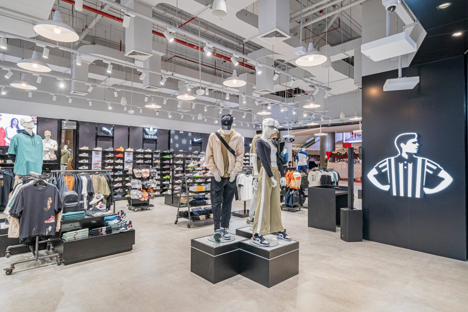 Foot Locker สานต่อกระแสสตรีทแฟชั่นในไทยอย่างต่อเนื่อง พร้อมขยายสาขาที่ ...