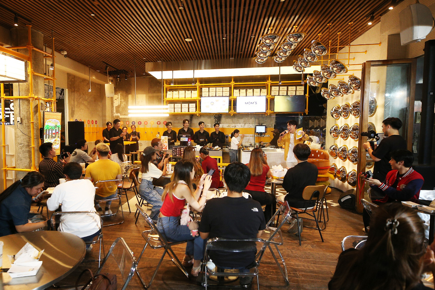 Mom’s Touch เปิด ‘Mom’s Touch Pub’ คอนเซ็ปต์สโตร์สาขาแรกย่านทองหล่อ ...