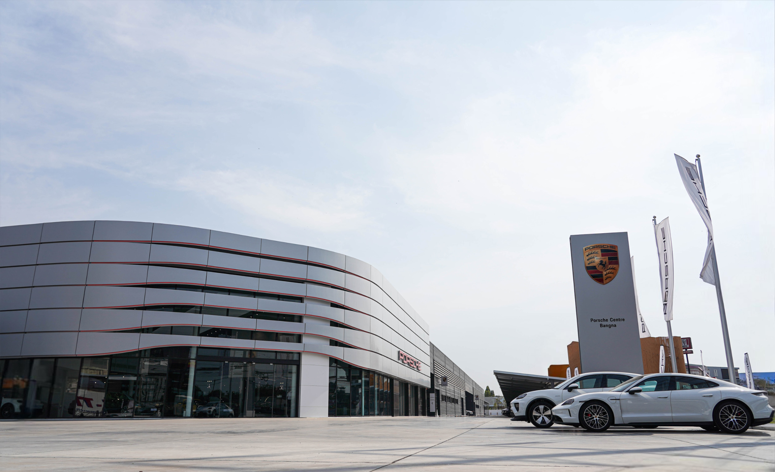 Porsche Centre Bangna มั่นใจมาตรฐาน ONNEX SOLAR by SCG