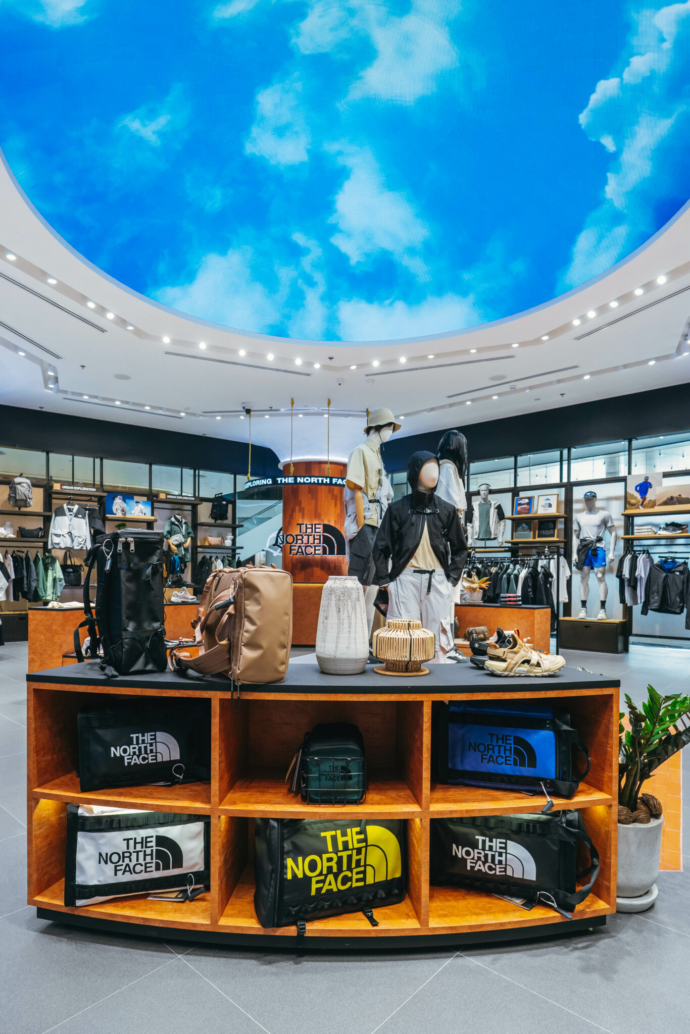 The North Face เปิดตัวร้าน One Box Pro Concept Store แห่งแรกของโลกที่ ...